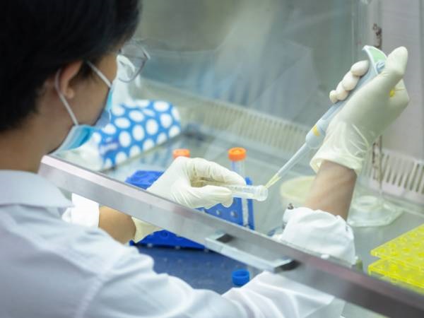 5 Ways to Reduce Pipetting Strain | Labcompare.com