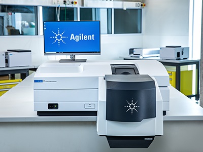 Cary 7000 Universal Measurement Spectrophotometer (UMS) from Agilent ...