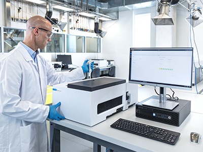 Cary 3500 Multicell UV-Vis Spectrophotometer from Agilent Technologies ...